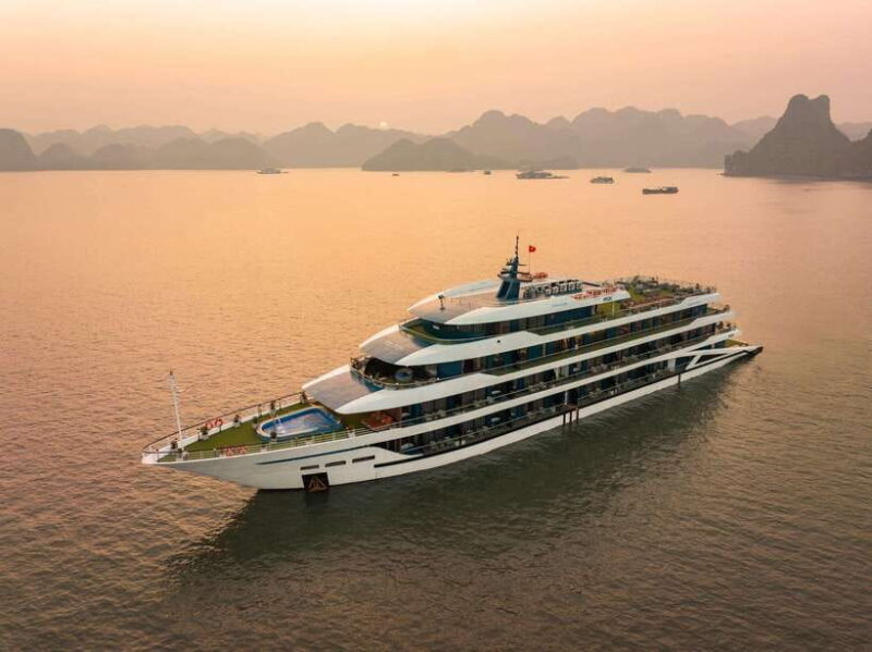 2-Day or 3-Day: Halong&Lan Ha Bay Cruise 5* balcony, bathtub - A Day-by-Day Breakdown of the Itinerary