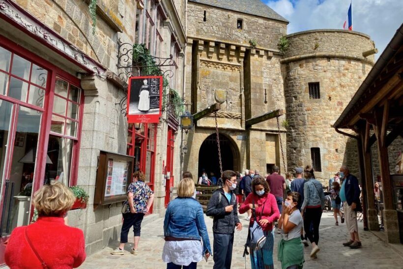 2-day Private D-Day Mont Saint-Michel 3 Castles by Mercedes - An In-Depth Look at This 2-Day French Journey