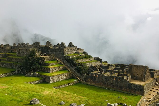 2-Day Sacred Valley & Machu Picchu Guided Tour From Cusco - Discovering Ollantaytambo
