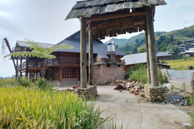 2-Day Sapa Guided Tour Slipping in Homestay From Hanoi - Guides and Customer Experience