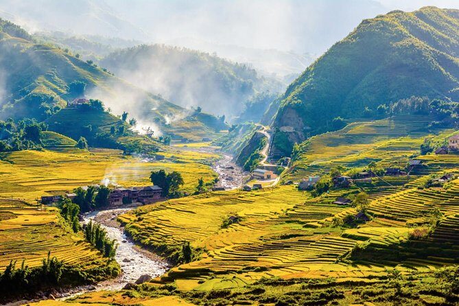 2-Day Spectacular Sapa Trekking and Bus Tour (overnight at 4 star hotel) - Exploring Cat Cat Village: A Classic First Stop