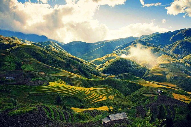 2-Day Spectacular Sapa Trekking and Bus Tour (overnight at 4 star hotel) - Meals and Included Services