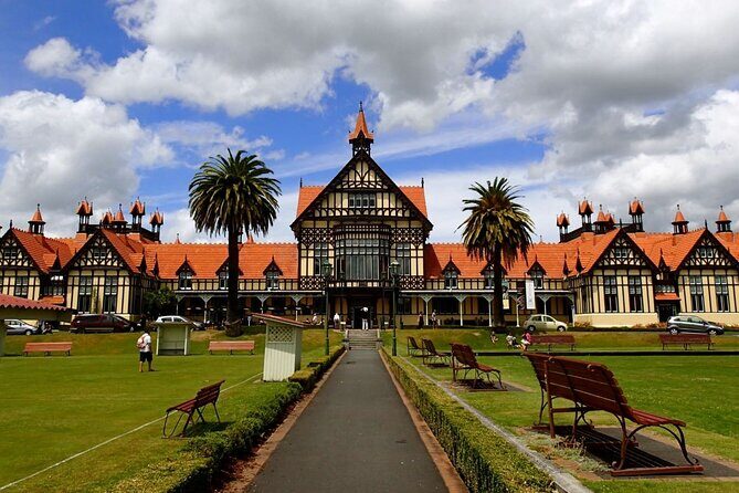2 Day Tour Auckland to Hobbiton, Waitomo, Rotorua and Taupo - Who Will Enjoy This Tour?
