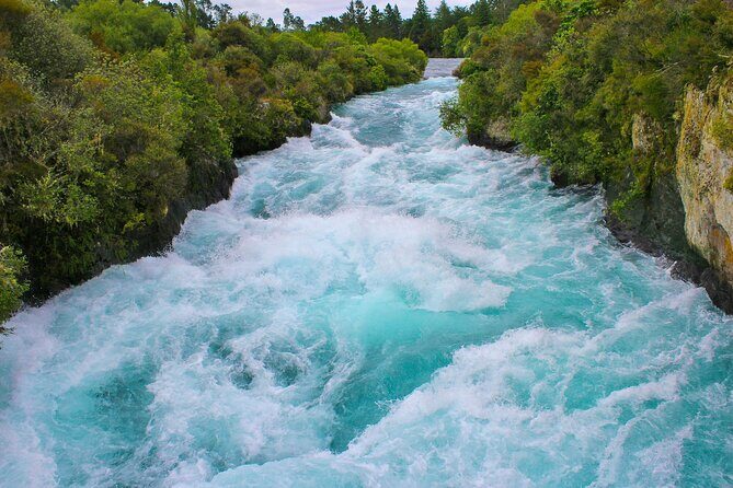 2 Day Tour Auckland to Hobbiton, Waitomo, Rotorua and Taupo - The Sum Up
