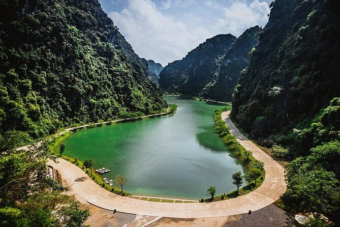 2-Day Tour Hoa Lu - Tam Coc - Mua Cave - Cuc Phuong - Galaxy Cave - What Travelers Say
