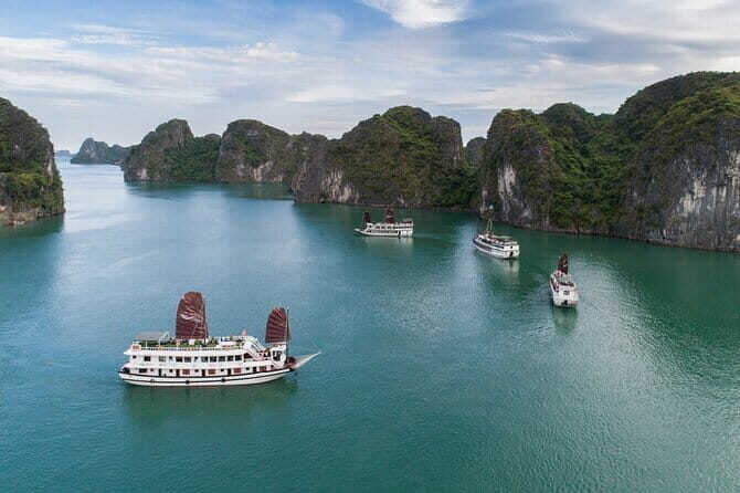 2 Days 1 Night Bai Tu Long Overnight Cruise from Ninh Binh - Key Points