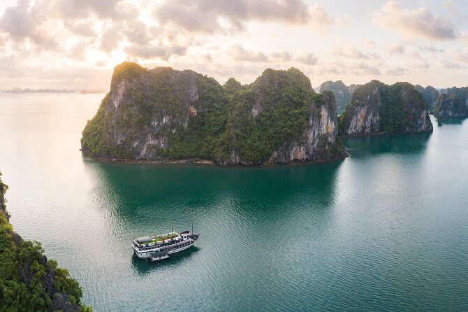 2 Days 1 Night on Swan Cruises visiting Bai Tu Long bay Thien Canh Son cave - Logistics and Value
