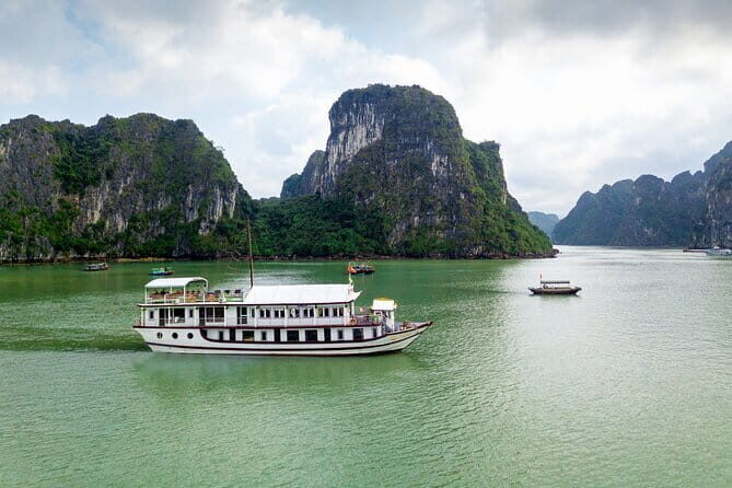 2 Days Cruise in Ha Long Bay, Heritage Discovery from Hanoi - Introduction