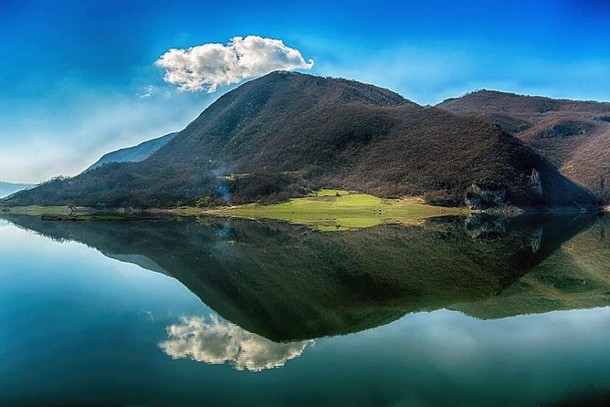 2 days: Hike the peak, Kayak the lake, visit Castle and best food - Key Points