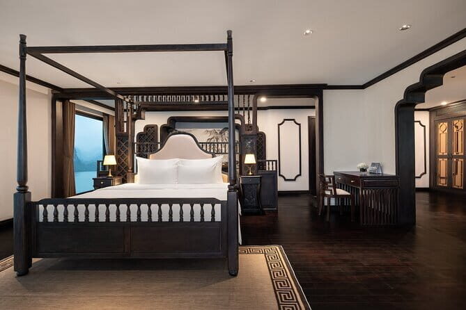 2 Days Lan Ha Bay Escapade with Michael Cruise from Hanoi - The Sum Up
