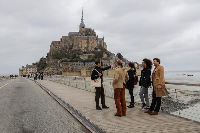 2 Days Mont Saint Michel, Loire Castles Guided Tour - Day 2: Angers to Loire Valley