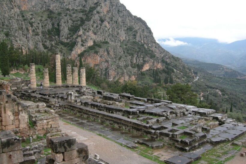 2 days Spanish guided tour in Delphi and Meteora - An Introduction to the Tour Experience