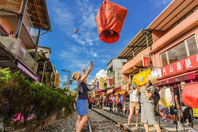 2 days Yeliou (or Pingxi sky lantern) & Sun Moon Lake tour (Taichung city end) - What Reviews Say (Based on Common Feedback)