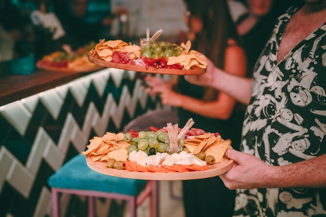 2 Hour Bottomless Brunch Experience With 3 Course Meal and Drinks - Key Points