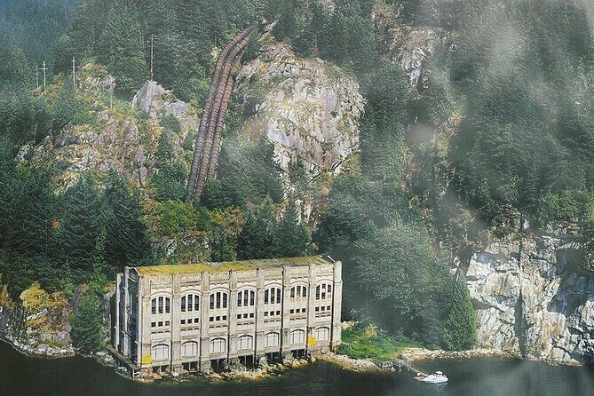 2 Hour Chartered Boat Tour from Deep Cove North Vancouver - The Sum Up