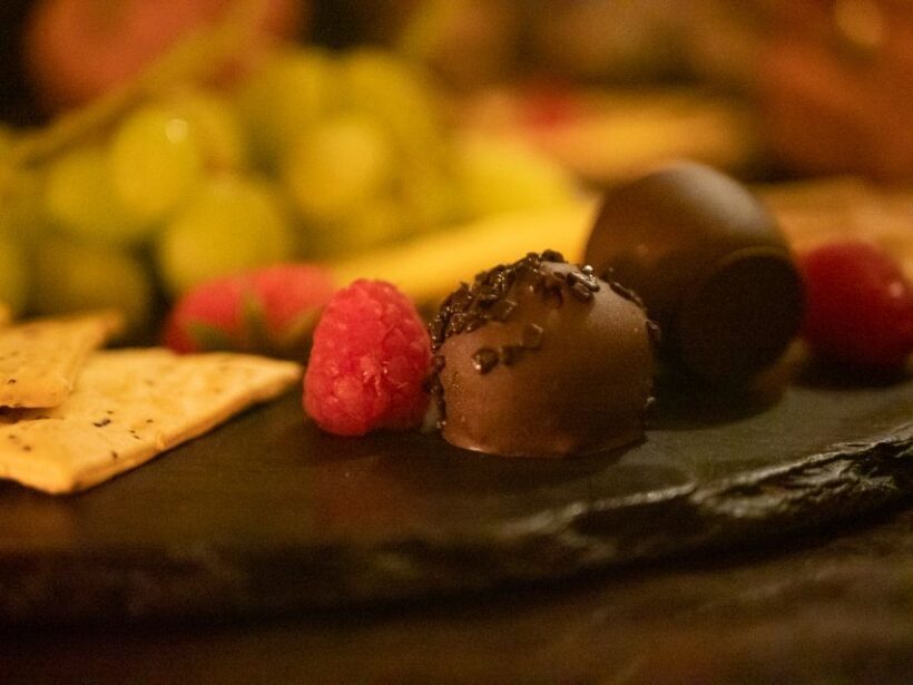 2-Hour Deluxe Whiskey & Food Tasting - Authentic Dublin Atmosphere and Expert Guidance