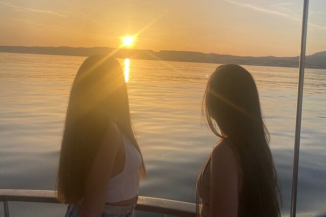 2-Hour Excursion in Search of Dolphins/Drinks and Snacks - Positive Customer Experiences