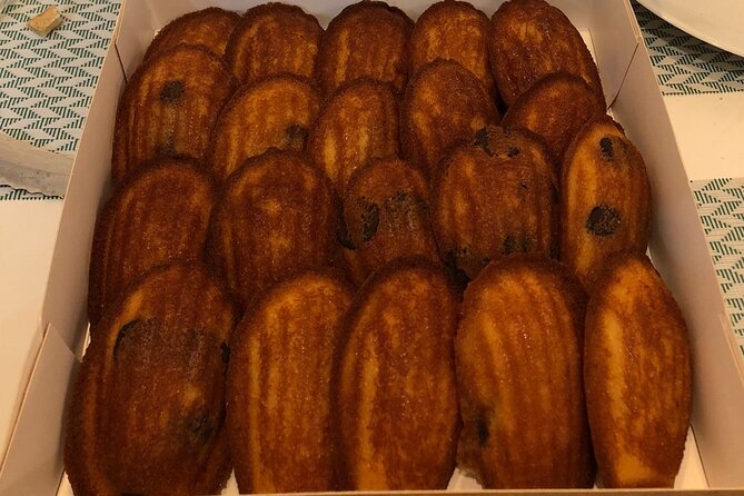 2-Hour Foodie Tour With 10 Tastings in Aix-En-Provence - Customer Feedback: Guide Praise