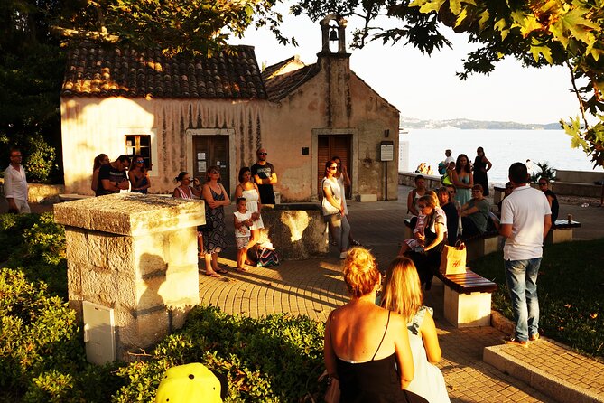 2-Hour Guided Walking Tour in Mlini - The Guide and Group Size