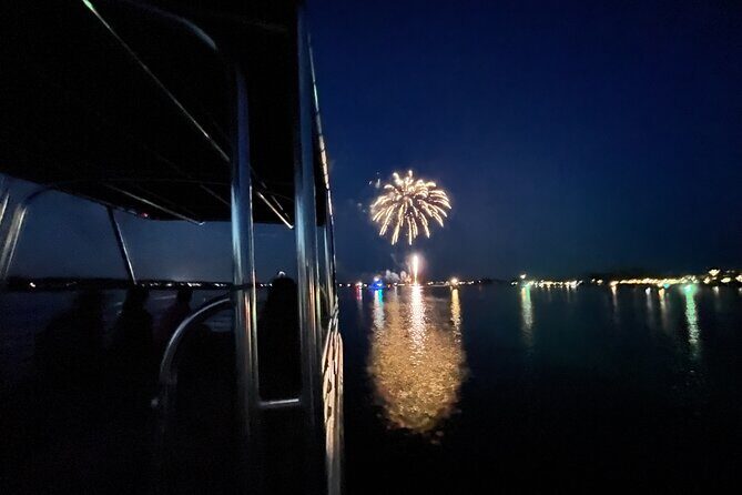 2 Hour Hilton Head Boat Rental With VIP Fireworks Viewing - An Overview of the Experience
