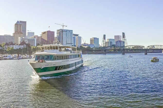 2-hour Lunch Cruise on Willamette River - Dining Options and Menu Highlights