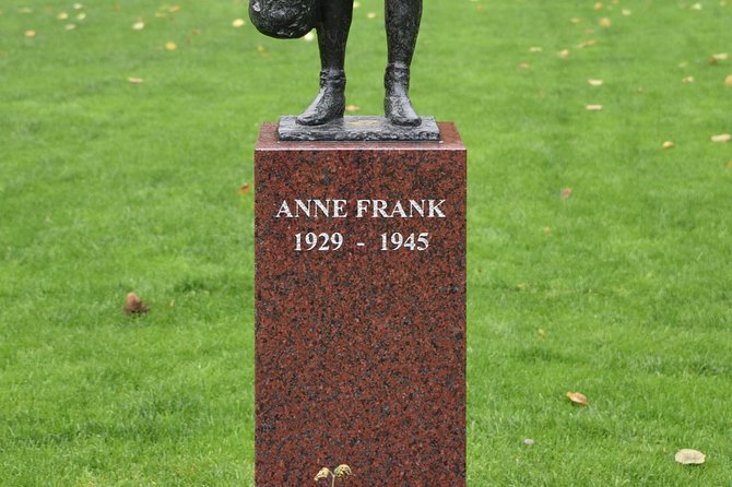 2-Hour Private Anne Frank Walking Tour with Drink - Who Should Consider This Tour?