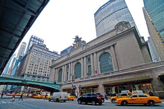 2 Hour Private Elf Movie Sites Guided Tour in New York City - Exploring the Itinerary: What You Can Expect