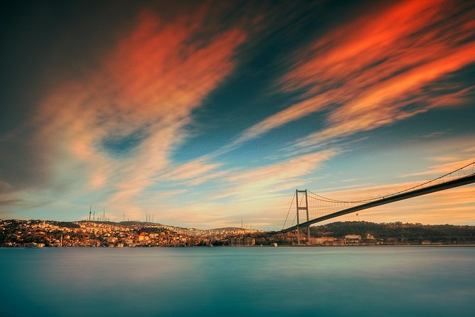 2-Hour Private Luxury Yacht Cruise on Bosphorus with Transfers - A Closer Look at the Experience