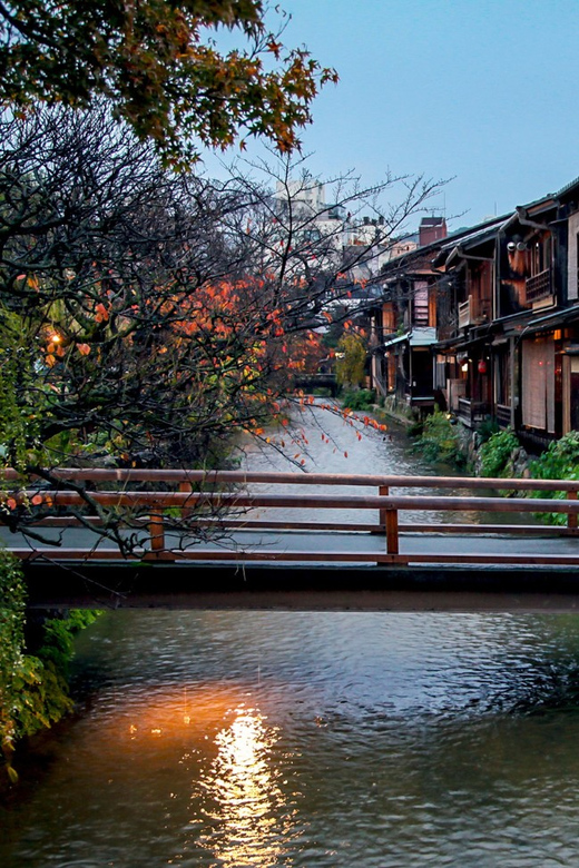 2-Hour Shopping Tour Plan / Private - Meeting Point and Advance Notification