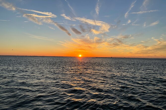 2-Hour Sunset Cruise Tour in St. Petersburg - Music and Ambiance