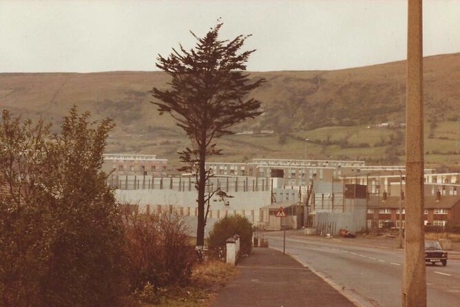 2 Hour Terror and Mural History Belfast taxi Private Tour - Who Should Consider This Tour?