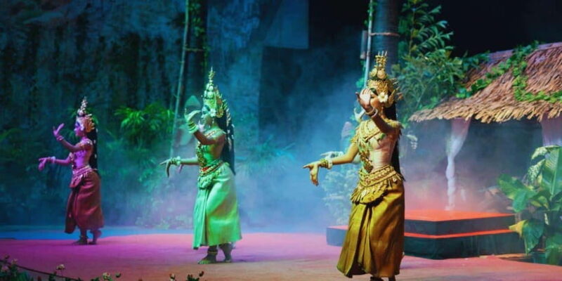 2 Hour Traditional Dinner Show with Free Transfer - The Sum Up