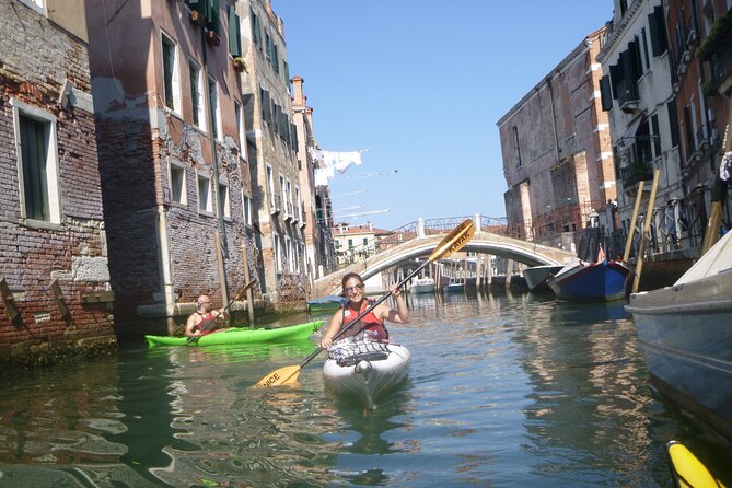 2 Hour Venice Canal Kayak Tour - Premium Experience by Day - Insider Tips for Navigating the Waterways
