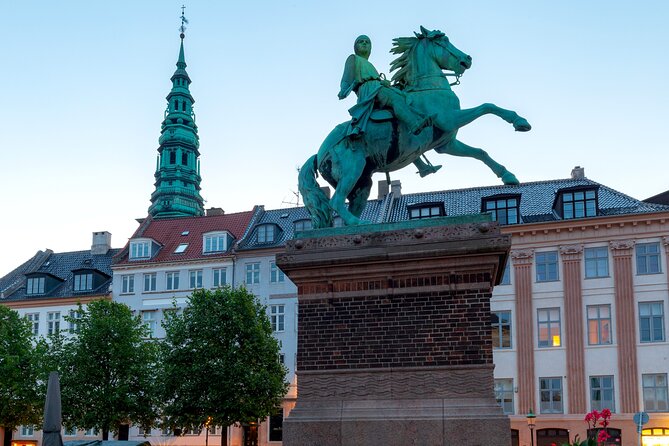2-Hour Walking Introduction to Copenhagen and Its Main Sights - Exploring Copenhagens Main Sights