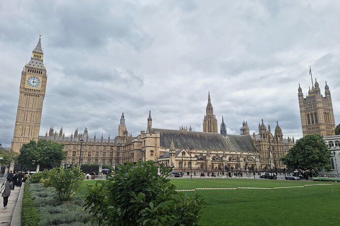 2 Hour Walking Tour From Buckingham Palace to Big Ben - Iconic Sights Along the Route