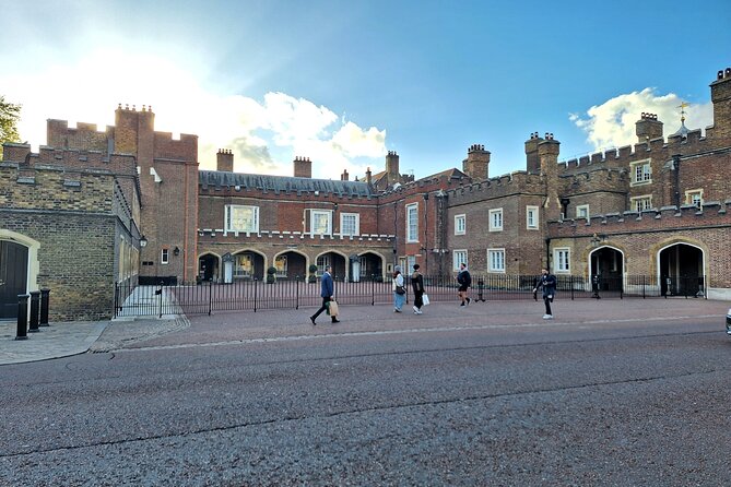 2 Hour Walking Tour From Buckingham Palace to Big Ben - The Changing of the Guard Experience