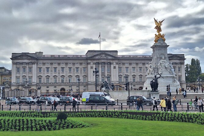 2 Hour Walking Tour From Buckingham Palace to Big Ben - Local Guide Insights