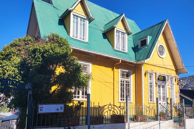 2 Hour Walking Tour in Valparaiso - Tour Details and Accessibility