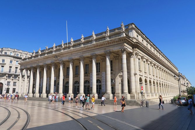 2-Hour Walking Tour of the City's Iconic Sights and History - Capturing Picturesque Moments