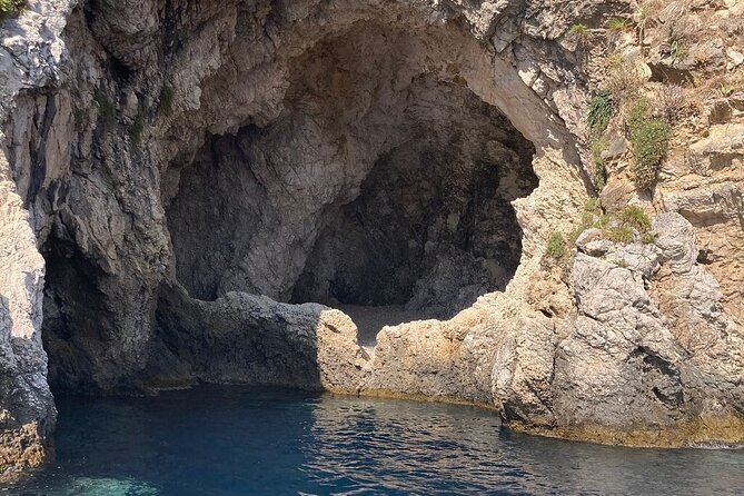 2-Hours Excursion to the Blue Grotto of Taormina in Isola Bella - Group Size and Tour Highlights