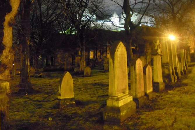 2 Hours Ghost Tour - English Tour Guide - Group Size and Atmosphere