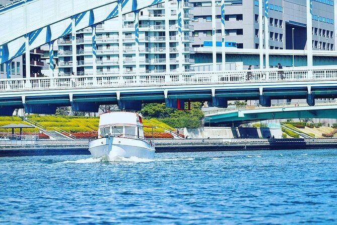 2 Hours Private Cruising Boat Tour;Tokyo Bay & River - Onboard Amenities and Refreshments