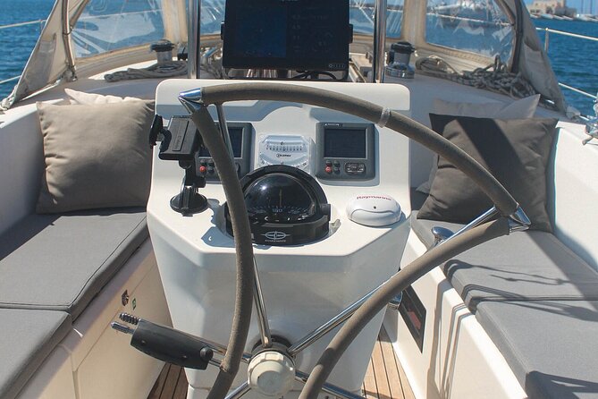 2 Hours Romantic experience for two by sailboat in Cascais - Key Points