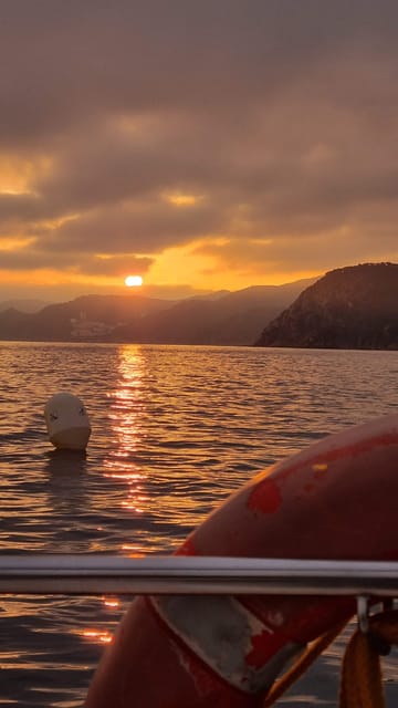 2 hours sunset sailing in a sailboat in Platja d'Aro - Key Points