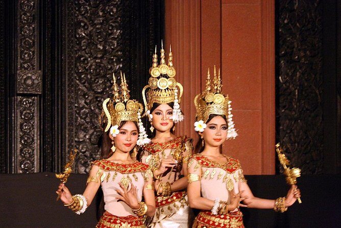 2 Hours Traditional Dinner Show with Free Transfer - The Itinerary: What to Expect During Your Evening