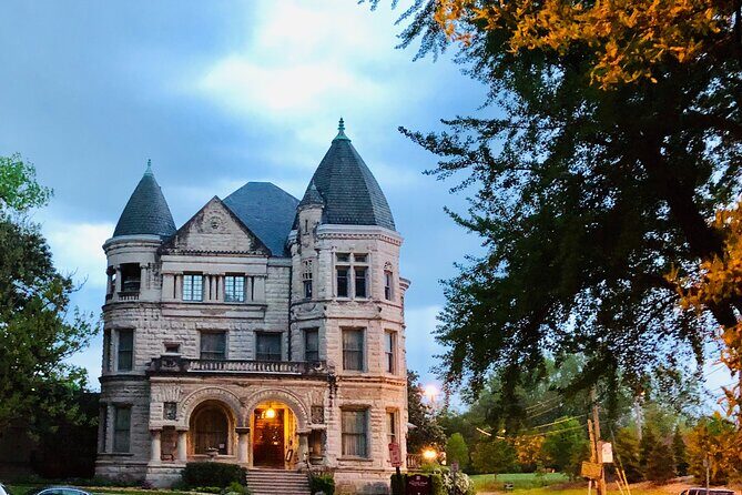 2-hr Day or Night PRIVATE Haunted Old Louisville Walk (1-15 pp) - Exploring the Haunted Charm of Old Louisville: A Detailed Review of the Private Haunted Walking Tour