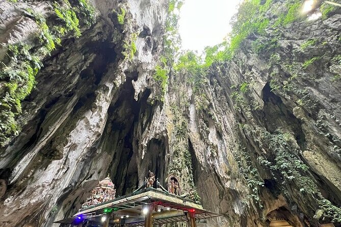 2-WAY FLIGHT: Private Kuala Lumpur guided day tour from Singapore - Late Morning: Political and Religious Landmarks