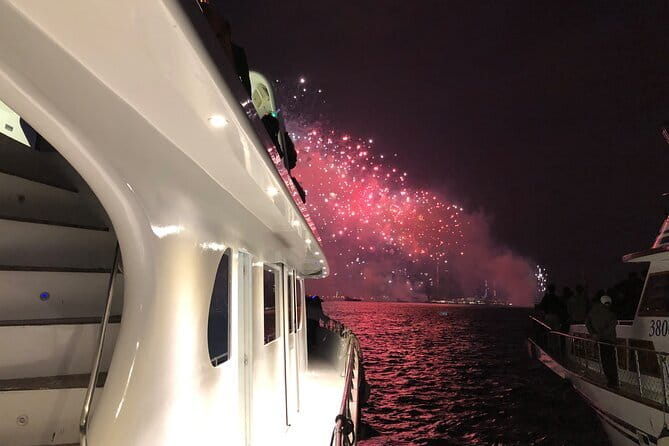 2025 Chinese New Year Fireworks Open Bar Yacht Dinner Cruise HK - What Makes This Yacht Cruise Stand Out?