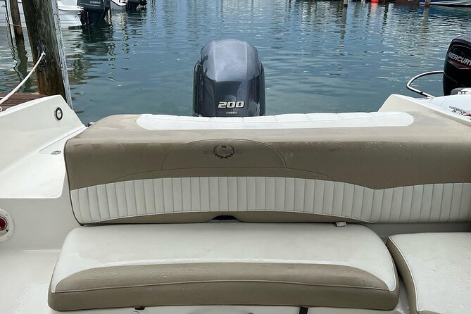 24 Ft Miami Bay: Private Boat, Gas Included , 8 people, Captained - Authentic Traveler Perspectives