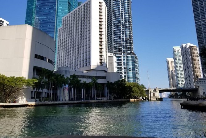 24 Ft Miami Bay: Private Boat, Gas Included , 8 people, Captained - Who Will Love This Experience?